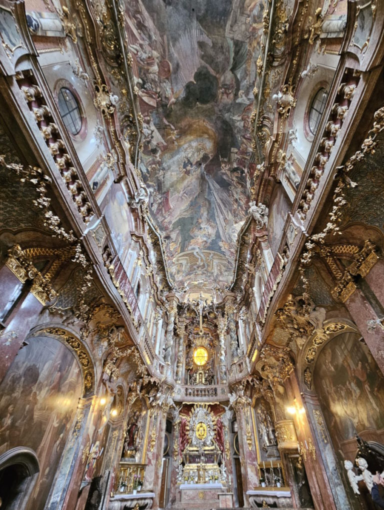 Kirchen Innenstadt - Bei uns in München